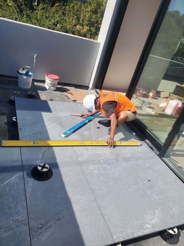 Install large format tiles - Tilestone The Best Tiler 2021